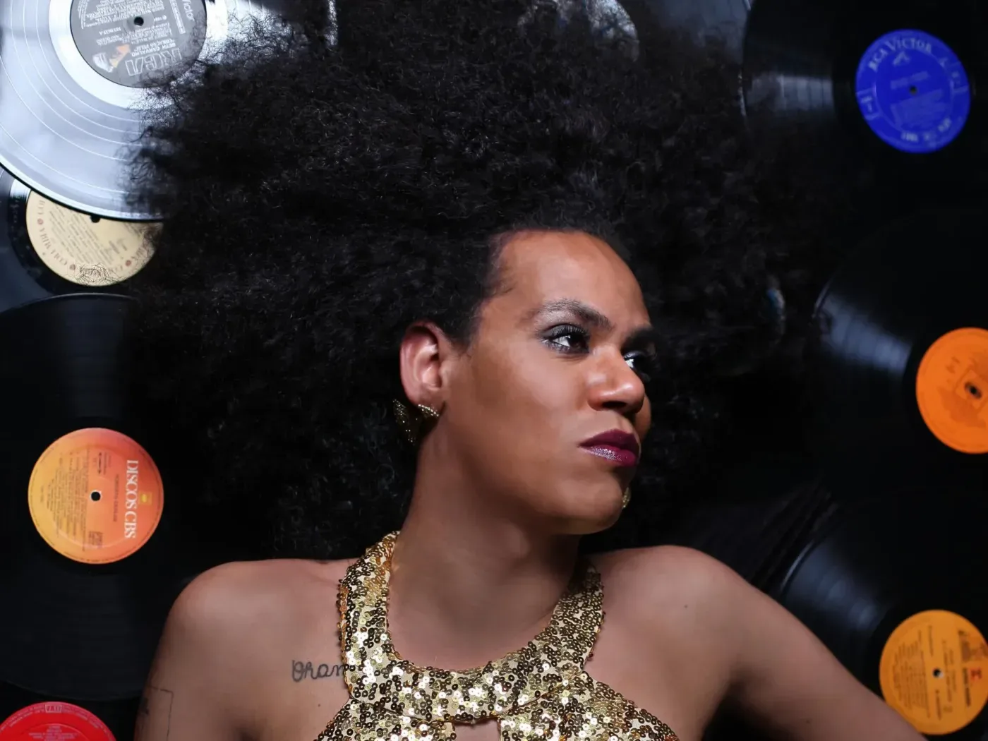 Cantora Valéria Barcellos faz estreia nacional do show “Isso a TV Não ...
